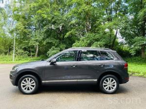 Pelēks Volkswagen Touareg 2011 Rīga, ar dzinēja tilpumu 3.00 L un nobraukumu 0 tūkst. km par 11700 €, foto 4 vietnē AUTOMOTO.COM.LV