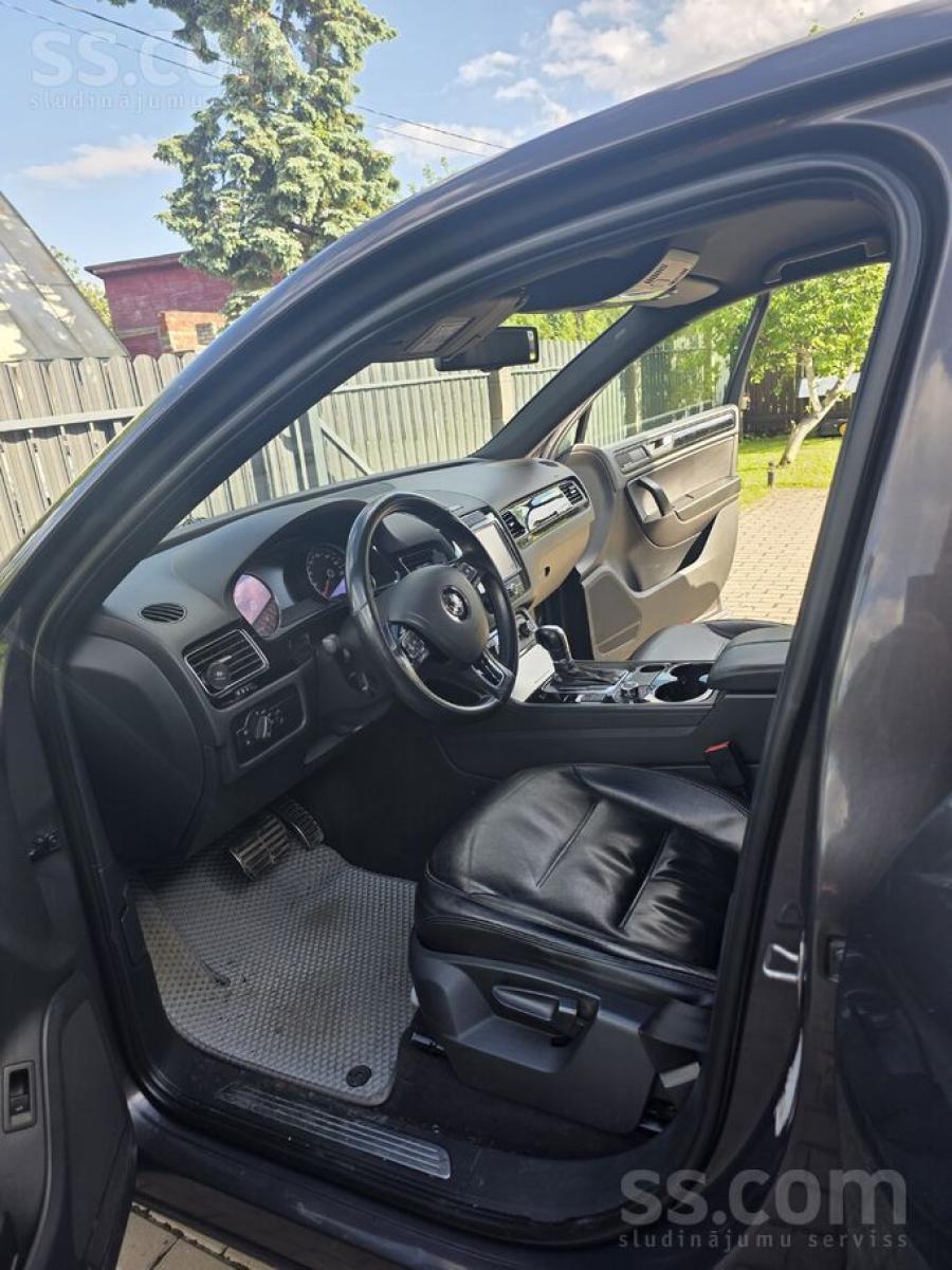 Pelēks Volkswagen Touareg 2011 Rīga, ar dzinēja tilpumu 3.00 L un nobraukumu 295 tūkst. km par 10700 €, foto 5 vietnē AUTOMOTO.COM.LV
