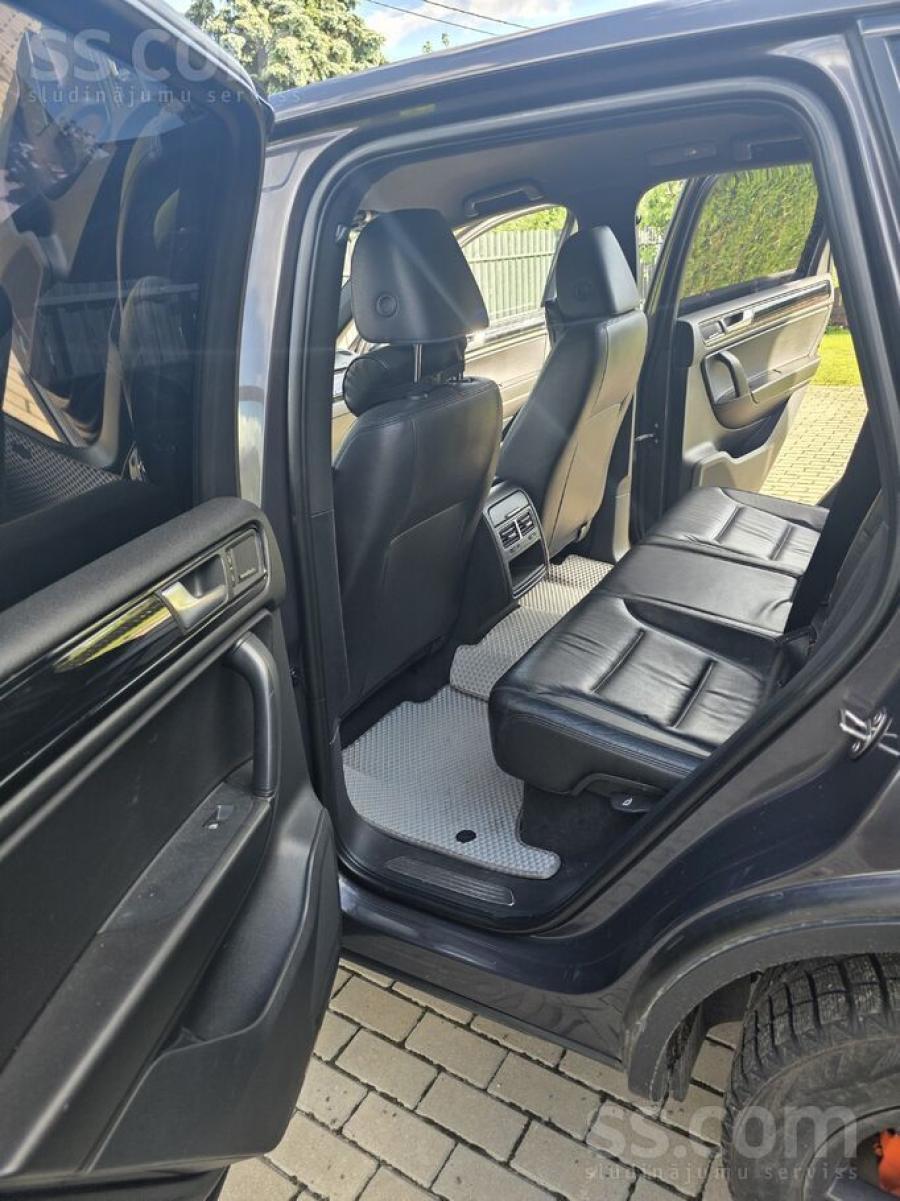 Pelēks Volkswagen Touareg 2011 Rīga, ar dzinēja tilpumu 3.00 L un nobraukumu 295 tūkst. km par 10700 €, foto 6 vietnē AUTOMOTO.COM.LV