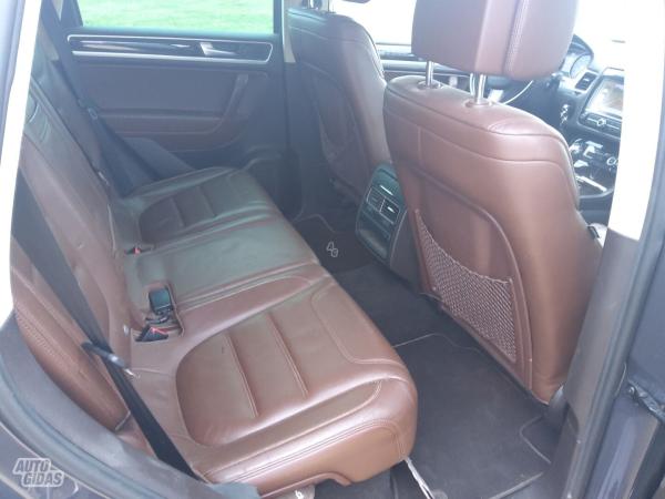 Grey Volkswagen Touareg 2011 in Vilnius, with an engine capacity of 3.00 L and mileage of 336 thousand km for 6950 €, photo 10 on AUTOMOTO.COM.LV