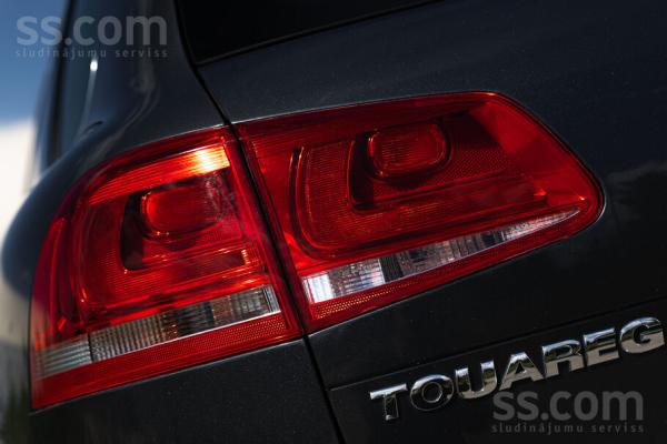 Grey Volkswagen Touareg 2011 in Riga, with an engine capacity of 3.00 L and mileage of 278 thousand km for 9000 €, photo 2 on AUTOMOTO.COM.LV