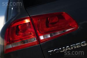 Grey Volkswagen Touareg 2011 in Riga, with an engine capacity of 3.00 L and mileage of 278 thousand km for 9000 €, photo 3 on AUTOMOTO.COM.LV