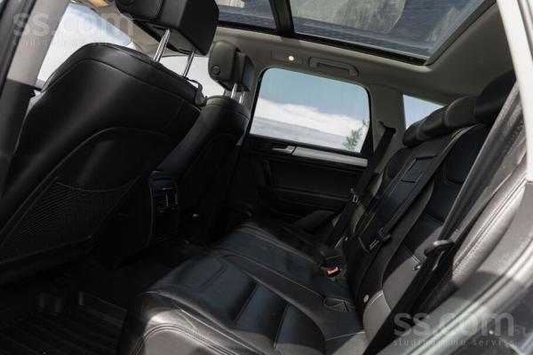 Grey Volkswagen Touareg 2011 in Riga, with an engine capacity of 3.00 L and mileage of 278 thousand km for 9000 €, photo 7 on AUTOMOTO.COM.LV