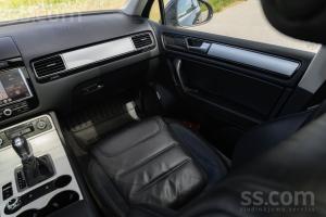 Grey Volkswagen Touareg 2011 in Riga, with an engine capacity of 3.00 L and mileage of 278 thousand km for 9000 €, photo 14 on AUTOMOTO.COM.LV