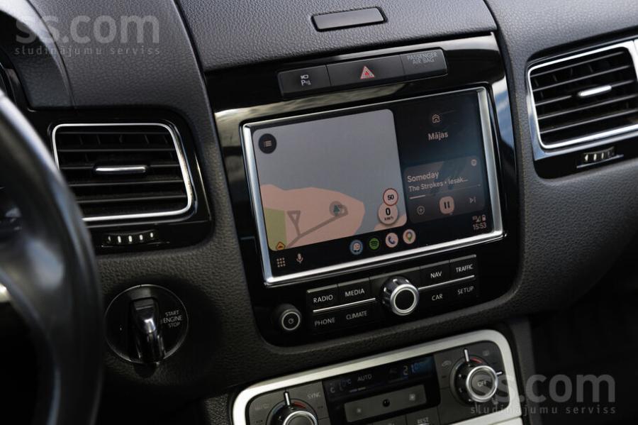 Grey Volkswagen Touareg 2011 in Riga, with an engine capacity of 3.00 L and mileage of 278 thousand km for 9000 €, photo 16 on AUTOMOTO.COM.LV