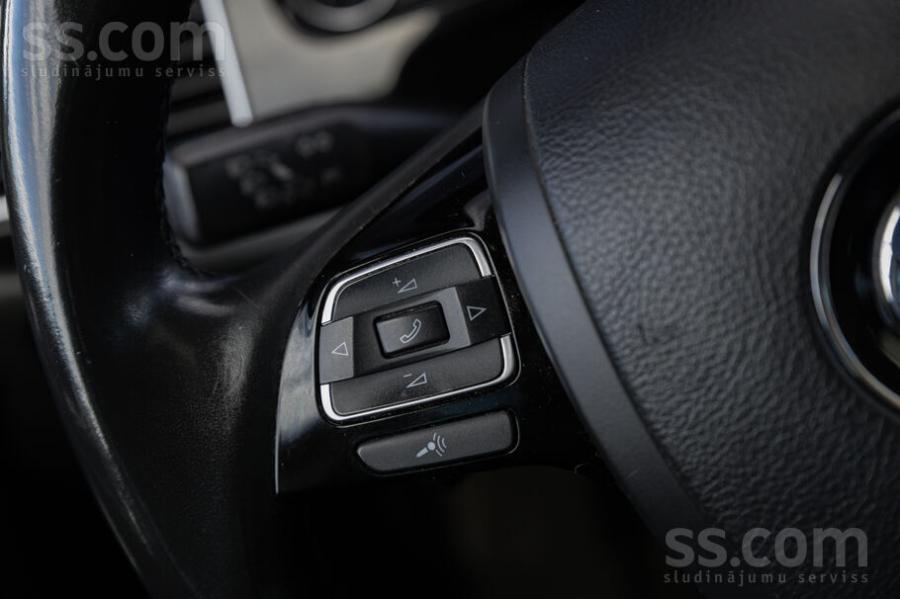 Grey Volkswagen Touareg 2011 in Riga, with an engine capacity of 3.00 L and mileage of 278 thousand km for 9000 €, photo 21 on AUTOMOTO.COM.LV