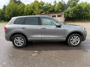Pelēks Volkswagen Touareg 2011 Raseiniai, ar dzinēja tilpumu 2.97 L un nobraukumu 280 tūkst. km par 9300 €, foto 7 vietnē AUTOMOTO.COM.LV