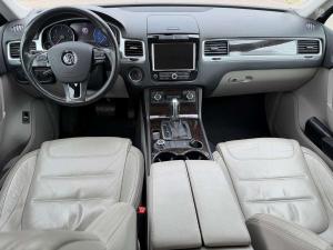 Pelēks Volkswagen Touareg 2011 Raseiniai, ar dzinēja tilpumu 2.97 L un nobraukumu 280 tūkst. km par 9300 €, foto 13 vietnē AUTOMOTO.COM.LV