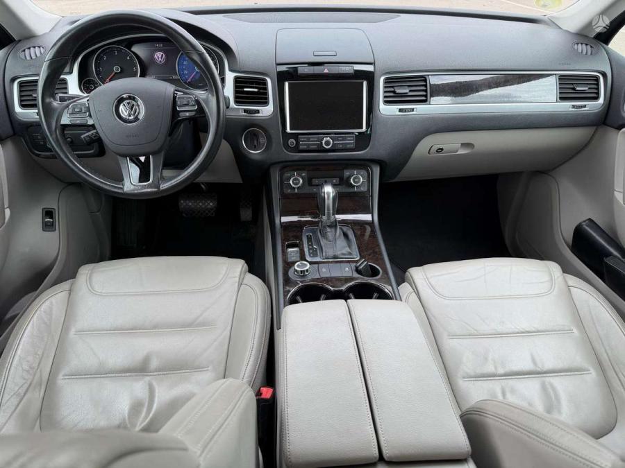 Pelēks Volkswagen Touareg 2011 Raseiniai, ar dzinēja tilpumu 2.97 L un nobraukumu 280 tūkst. km par 9300 €, foto 13 vietnē AUTOMOTO.COM.LV