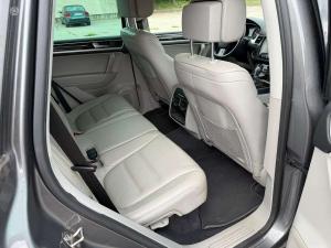 Pelēks Volkswagen Touareg 2011 Raseiniai, ar dzinēja tilpumu 2.97 L un nobraukumu 280 tūkst. km par 9300 €, foto 16 vietnē AUTOMOTO.COM.LV