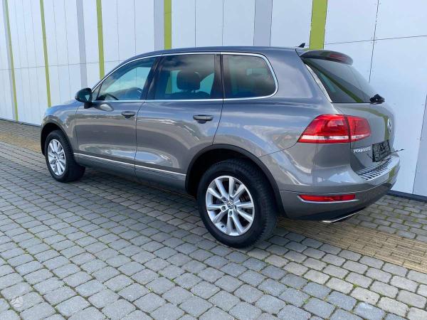 Pelēks Volkswagen Touareg 2011 Raseiniai, ar dzinēja tilpumu 2.97 L un nobraukumu 280 tūkst. km par 9500 €, foto 4 vietnē AUTOMOTO.COM.LV