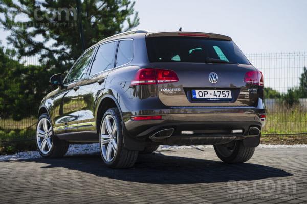 Pelēks Volkswagen Touareg 2011 Rīga, ar dzinēja tilpumu 3.00 L un nobraukumu 308 tūkst. km par 11490 €, foto 5 vietnē AUTOMOTO.COM.LV