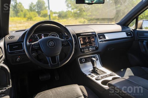 Pelēks Volkswagen Touareg 2011 Rīga, ar dzinēja tilpumu 3.00 L un nobraukumu 308 tūkst. km par 11490 €, foto 8 vietnē AUTOMOTO.COM.LV