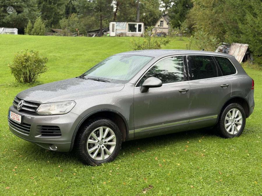 Pelēks Volkswagen Touareg 2011 Utena, ar dzinēja tilpumu 3.00 L un nobraukumu 334 tūkst. km par 8650 €, foto 1 vietnē AUTOMOTO.COM.LV