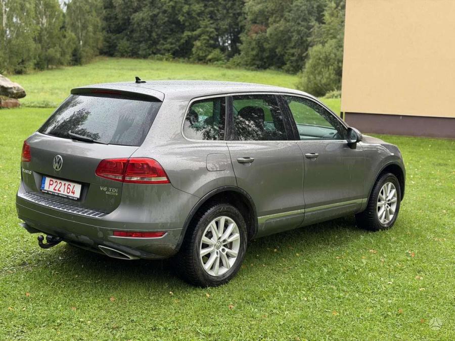 Pelēks Volkswagen Touareg 2011 Utena, ar dzinēja tilpumu 3.00 L un nobraukumu 334 tūkst. km par 8650 €, foto 5 vietnē AUTOMOTO.COM.LV