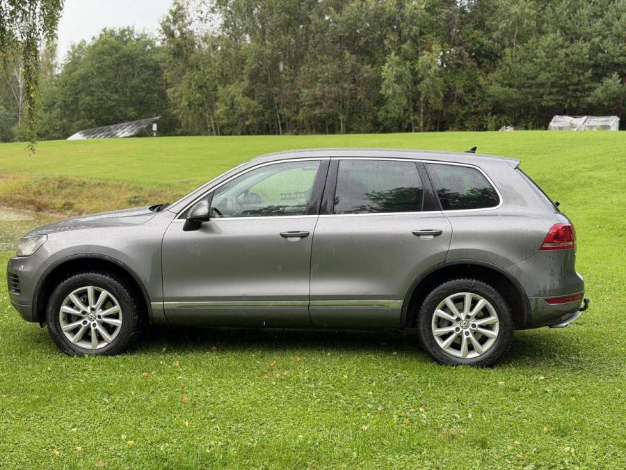 Pelēks Volkswagen Touareg 2011 Utena, ar dzinēja tilpumu 3.00 L un nobraukumu 334 tūkst. km par 8650 €, foto 8 vietnē AUTOMOTO.COM.LV