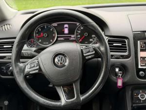 Pelēks Volkswagen Touareg 2011 Utena, ar dzinēja tilpumu 3.00 L un nobraukumu 334 tūkst. km par 8650 €, foto 11 vietnē AUTOMOTO.COM.LV