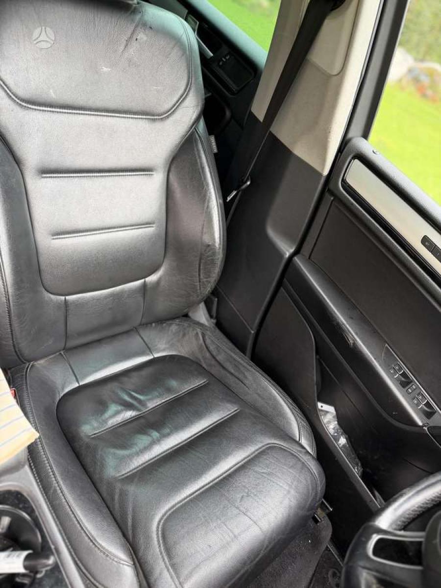 Pelēks Volkswagen Touareg 2011 Utena, ar dzinēja tilpumu 3.00 L un nobraukumu 334 tūkst. km par 8650 €, foto 15 vietnē AUTOMOTO.COM.LV