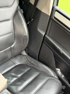 Pelēks Volkswagen Touareg 2011 Utena, ar dzinēja tilpumu 3.00 L un nobraukumu 334 tūkst. km par 8650 €, foto 16 vietnē AUTOMOTO.COM.LV