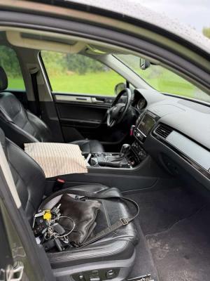 Pelēks Volkswagen Touareg 2011 Utena, ar dzinēja tilpumu 3.00 L un nobraukumu 334 tūkst. km par 8650 €, foto 19 vietnē AUTOMOTO.COM.LV