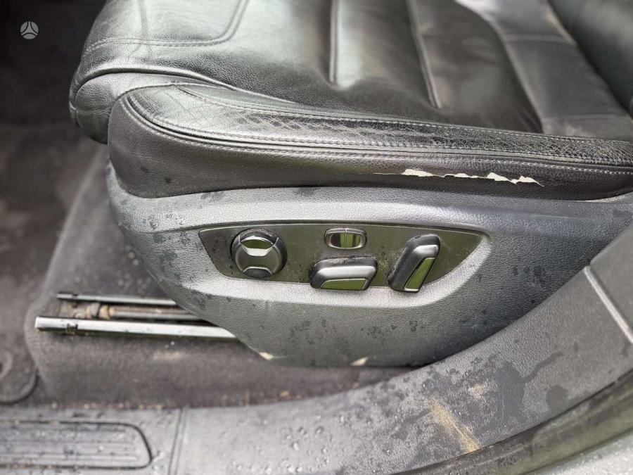 Pelēks Volkswagen Touareg 2011 Utena, ar dzinēja tilpumu 3.00 L un nobraukumu 334 tūkst. km par 8650 €, foto 20 vietnē AUTOMOTO.COM.LV