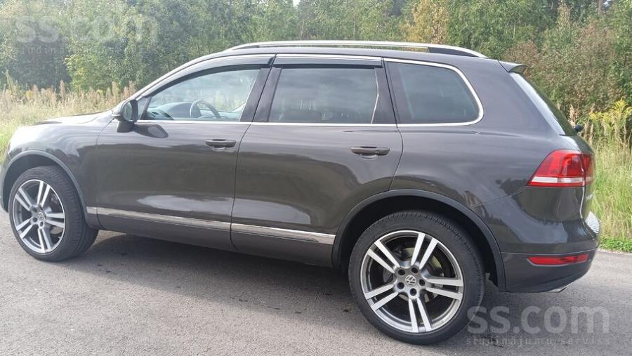 Grey Volkswagen Touareg 2011 in Jelgava, with an engine capacity of 3.00 L and mileage of 206 thousand km for 12100 €, photo 4 on AUTOMOTO.COM.LV
