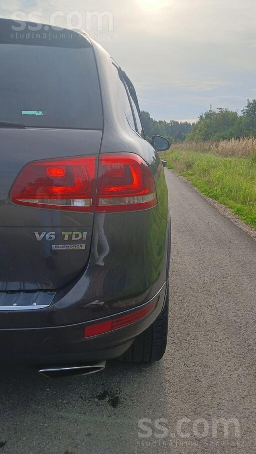 Grey Volkswagen Touareg 2011 in Jelgava, with an engine capacity of 3.00 L and mileage of 206 thousand km for 12100 €, photo 6 on AUTOMOTO.COM.LV