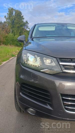 Grey Volkswagen Touareg 2011 in Jelgava, with an engine capacity of 3.00 L and mileage of 206 thousand km for 12100 €, photo 7 on AUTOMOTO.COM.LV