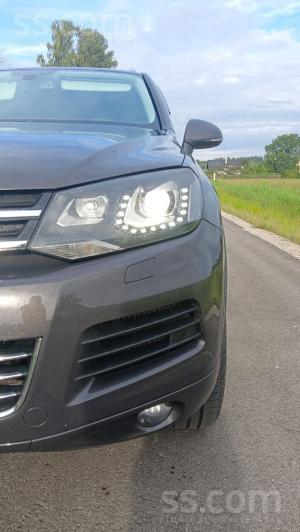 Grey Volkswagen Touareg 2011 in Jelgava, with an engine capacity of 3.00 L and mileage of 206 thousand km for 12100 €, photo 8 on AUTOMOTO.COM.LV