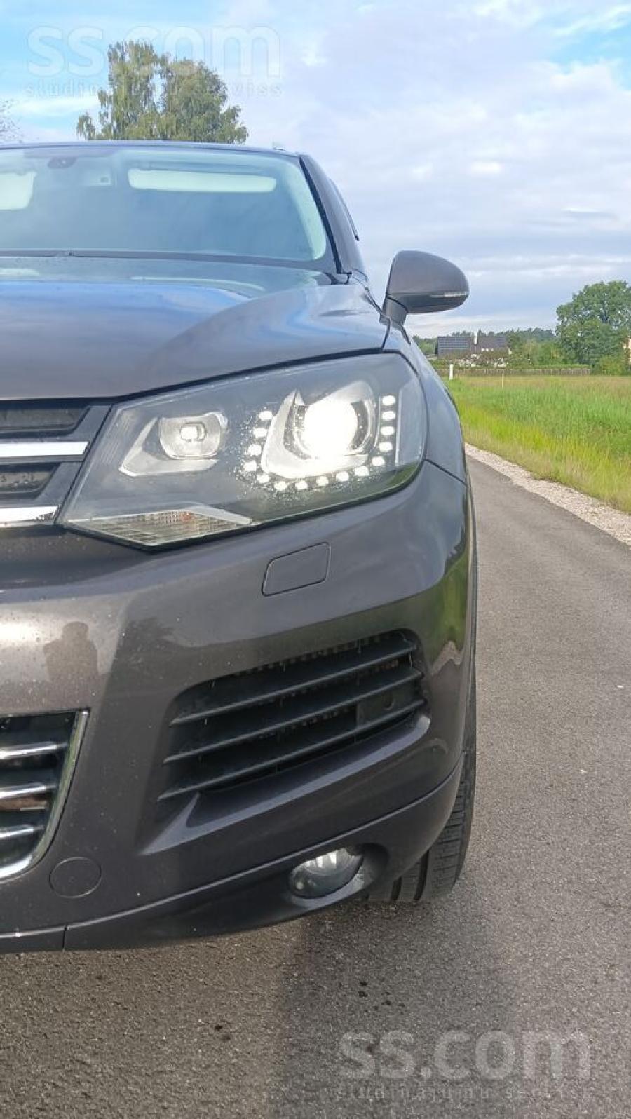 Grey Volkswagen Touareg 2011 in Jelgava, with an engine capacity of 3.00 L and mileage of 206 thousand km for 12100 €, photo 8 on AUTOMOTO.COM.LV