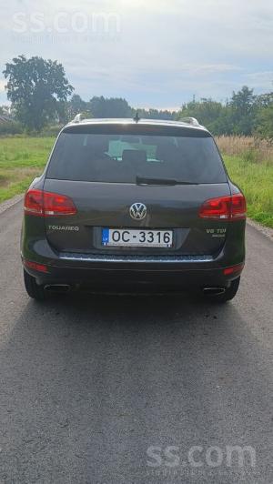 Grey Volkswagen Touareg 2011 in Jelgava, with an engine capacity of 3.00 L and mileage of 206 thousand km for 12100 €, photo 13 on AUTOMOTO.COM.LV