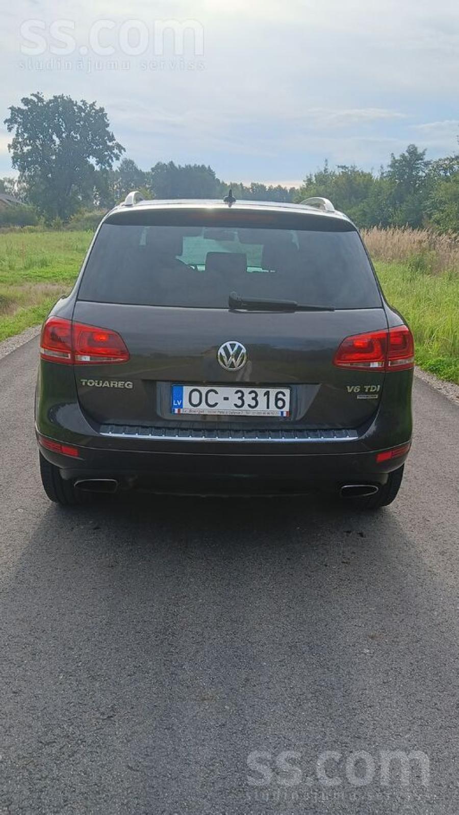 Grey Volkswagen Touareg 2011 in Jelgava, with an engine capacity of 3.00 L and mileage of 206 thousand km for 12100 €, photo 13 on AUTOMOTO.COM.LV