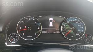 Grey Volkswagen Touareg 2011 in Jelgava, with an engine capacity of 3.00 L and mileage of 206 thousand km for 12100 €, photo 14 on AUTOMOTO.COM.LV