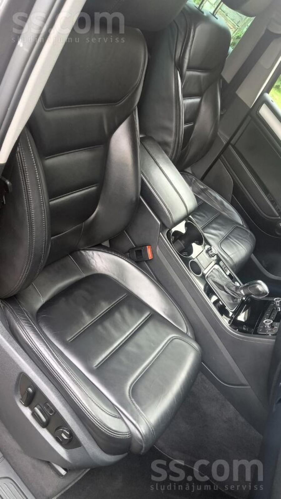 Grey Volkswagen Touareg 2011 in Jelgava, with an engine capacity of 3.00 L and mileage of 206 thousand km for 12100 €, photo 20 on AUTOMOTO.COM.LV