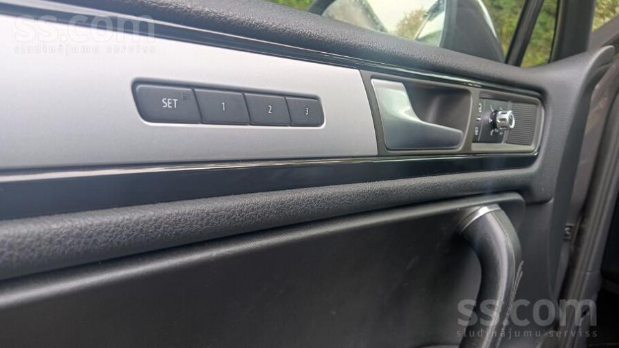 Grey Volkswagen Touareg 2011 in Jelgava, with an engine capacity of 3.00 L and mileage of 206 thousand km for 12100 €, photo 24 on AUTOMOTO.COM.LV