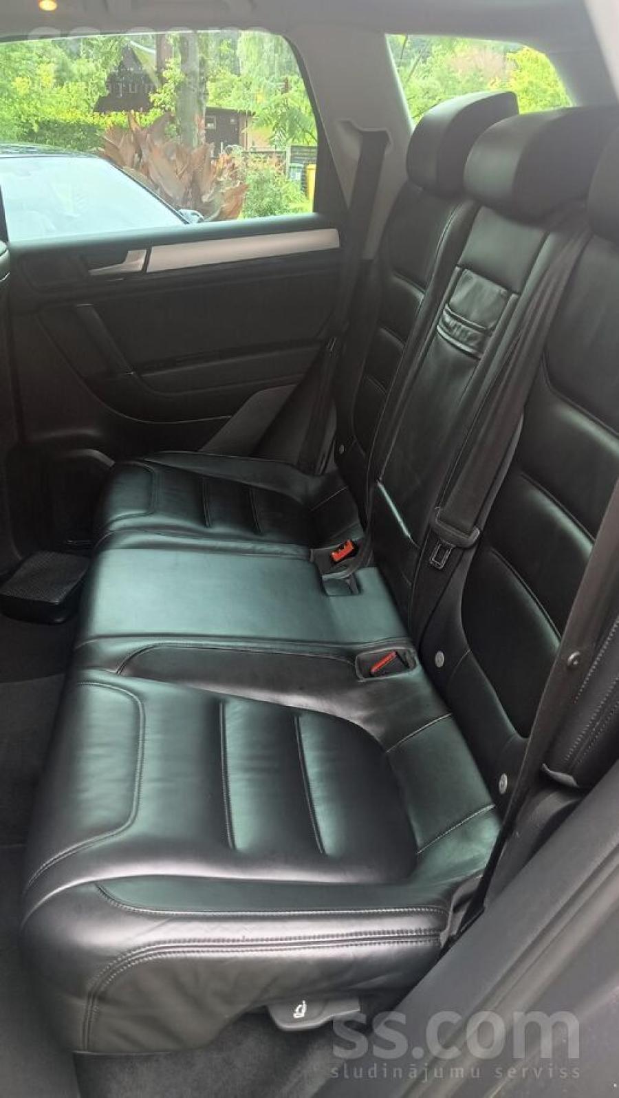 Grey Volkswagen Touareg 2011 in Jelgava, with an engine capacity of 3.00 L and mileage of 206 thousand km for 12100 €, photo 26 on AUTOMOTO.COM.LV