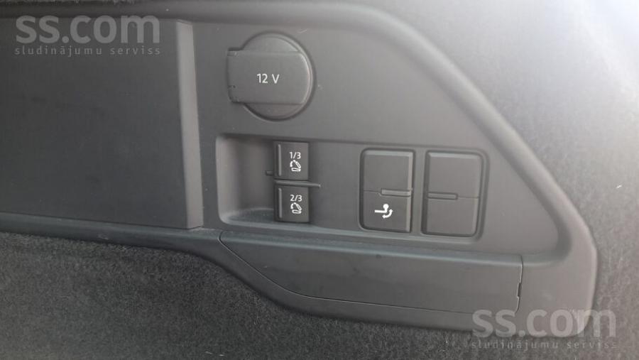 Grey Volkswagen Touareg 2011 in Jelgava, with an engine capacity of 3.00 L and mileage of 206 thousand km for 12100 €, photo 27 on AUTOMOTO.COM.LV