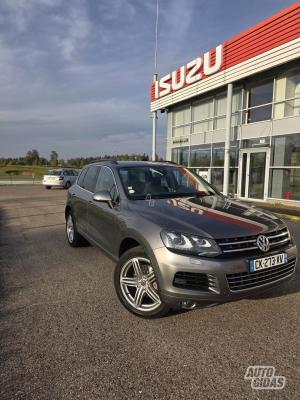 Grey Volkswagen Touareg 2011 in Vilnius, with an engine capacity of 3.00 L and mileage of 258 thousand km for 12600 €, photo  on AUTOMOTO.COM.LV