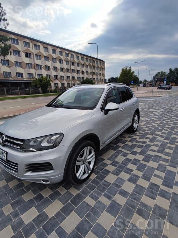 Pelēks Volkswagen Touareg 2011 Jelgava, ar dzinēja tilpumu 3.00 L un nobraukumu 273 tūkst. km par 11900 €, foto 1 vietnē AUTOMOTO.COM.LV