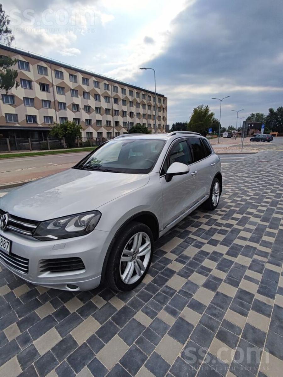 Pelēks Volkswagen Touareg 2011 Jelgava, ar dzinēja tilpumu 3.00 L un nobraukumu 273 tūkst. km par 11900 €, foto 1 vietnē AUTOMOTO.COM.LV