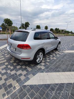 Pelēks Volkswagen Touareg 2011 Jelgava, ar dzinēja tilpumu 3.00 L un nobraukumu 273 tūkst. km par 11900 €, foto 3 vietnē AUTOMOTO.COM.LV