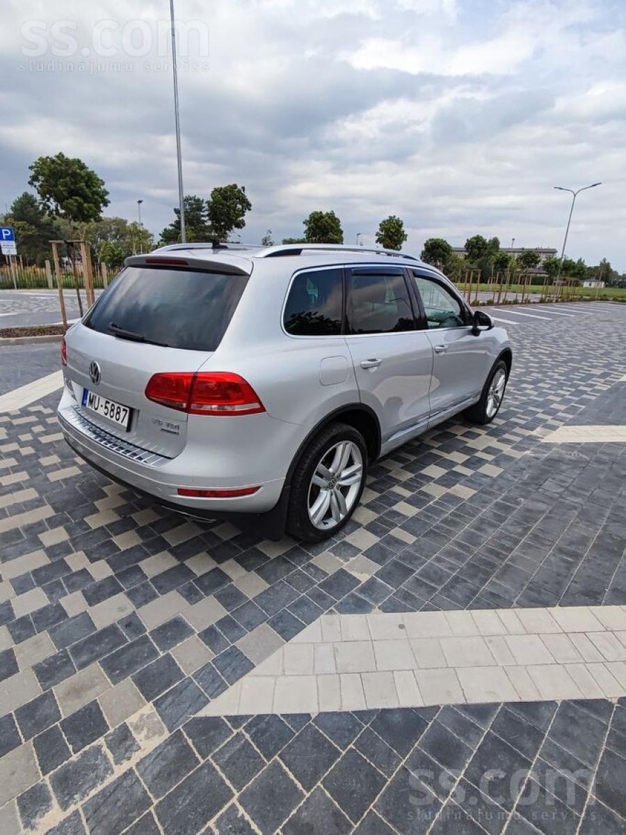 Pelēks Volkswagen Touareg 2011 Jelgava, ar dzinēja tilpumu 3.00 L un nobraukumu 273 tūkst. km par 11900 €, foto 3 vietnē AUTOMOTO.COM.LV
