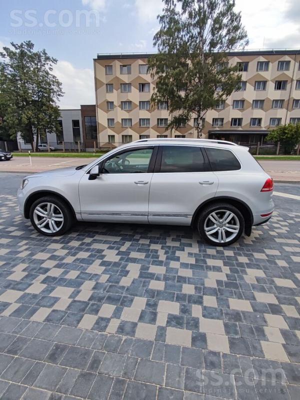 Pelēks Volkswagen Touareg 2011 Jelgava, ar dzinēja tilpumu 3.00 L un nobraukumu 273 tūkst. km par 11900 €, foto 5 vietnē AUTOMOTO.COM.LV