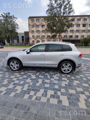 Pelēks Volkswagen Touareg 2011 Jelgava, ar dzinēja tilpumu 3.00 L un nobraukumu 273 tūkst. km par 11900 €, foto 5 vietnē AUTOMOTO.COM.LV