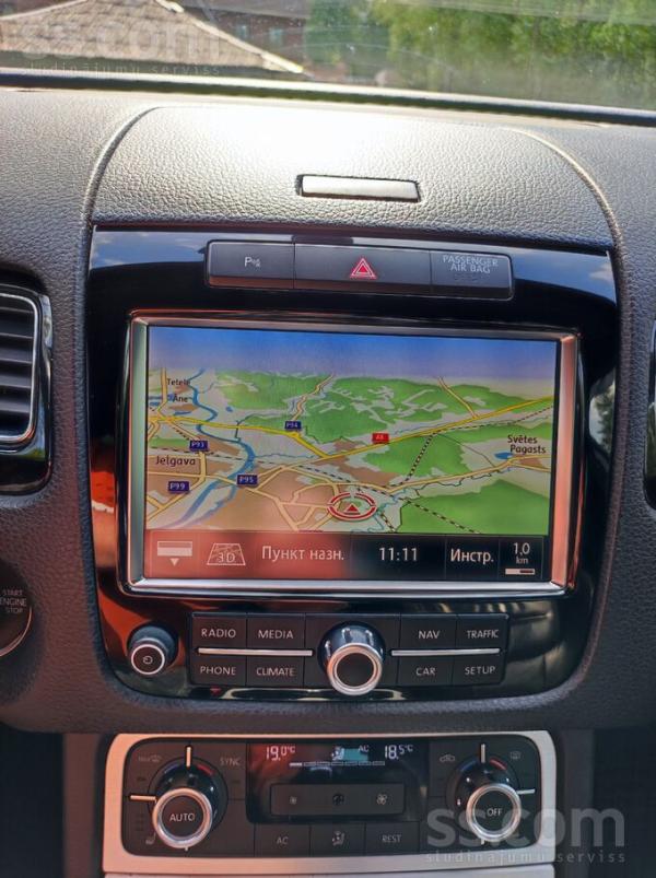 Pelēks Volkswagen Touareg 2011 Jelgava, ar dzinēja tilpumu 3.00 L un nobraukumu 273 tūkst. km par 11900 €, foto 6 vietnē AUTOMOTO.COM.LV
