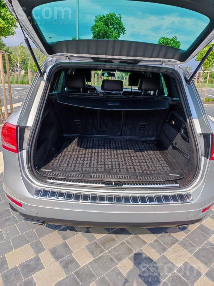 Pelēks Volkswagen Touareg 2011 Jelgava, ar dzinēja tilpumu 3.00 L un nobraukumu 273 tūkst. km par 11900 €, foto 8 vietnē AUTOMOTO.COM.LV