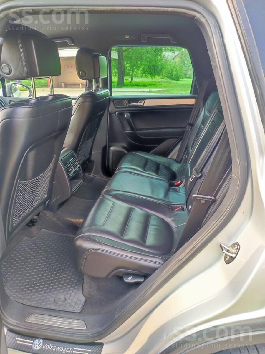 Pelēks Volkswagen Touareg 2011 Jelgava, ar dzinēja tilpumu 3.00 L un nobraukumu 273 tūkst. km par 11900 €, foto 12 vietnē AUTOMOTO.COM.LV