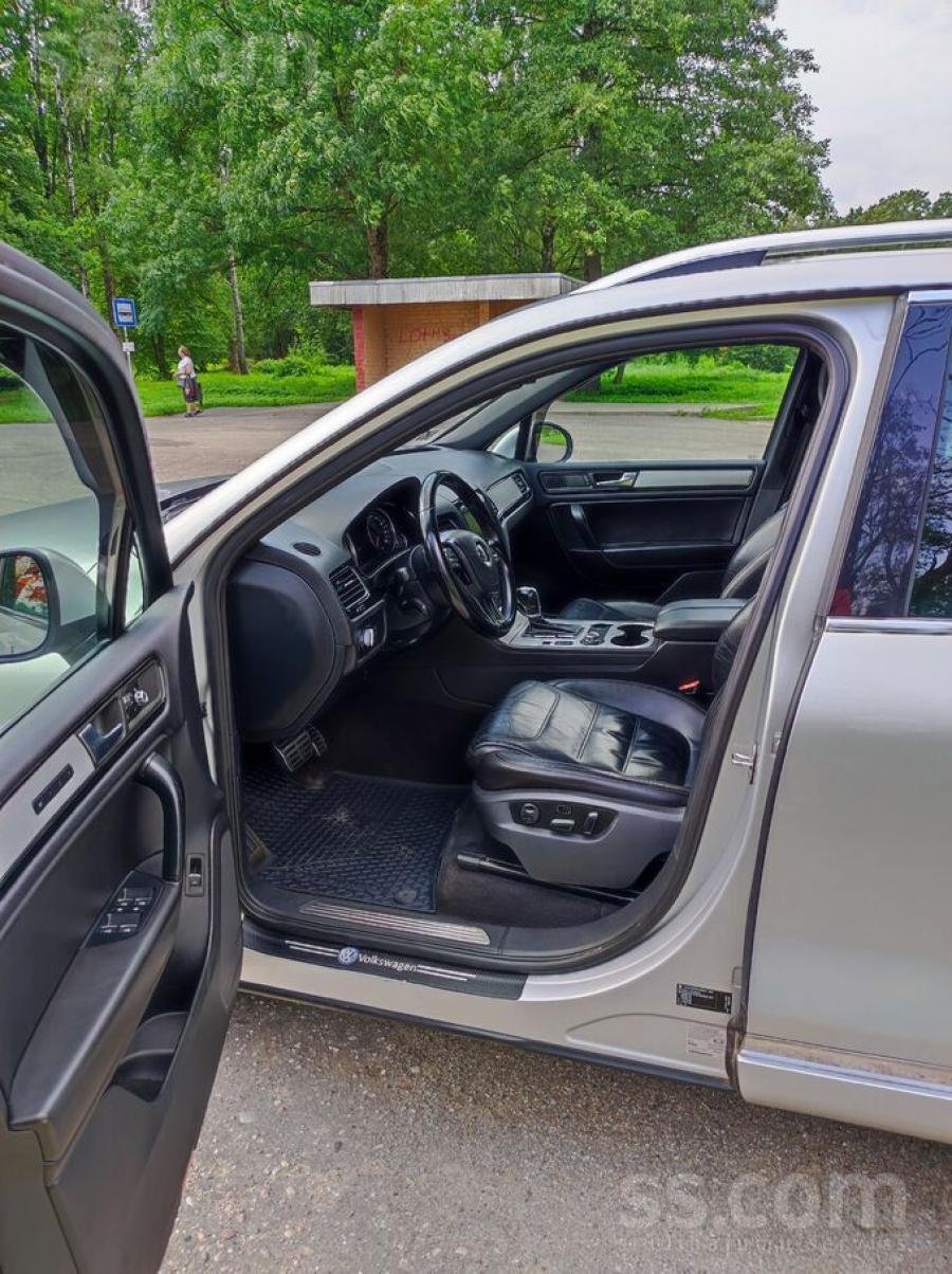 Pelēks Volkswagen Touareg 2011 Jelgava, ar dzinēja tilpumu 3.00 L un nobraukumu 273 tūkst. km par 11900 €, foto 13 vietnē AUTOMOTO.COM.LV