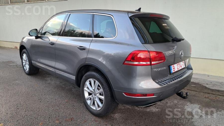 Grey Volkswagen Touareg 2011 in Ogre, with an engine capacity of 3.00 L and mileage of 278 thousand km for 11250 €, photo 3 on AUTOMOTO.COM.LV