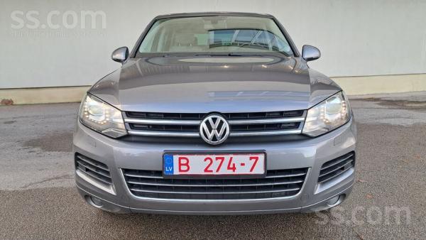 Grey Volkswagen Touareg 2011 in Ogre, with an engine capacity of 3.00 L and mileage of 278 thousand km for 11250 €, photo 4 on AUTOMOTO.COM.LV